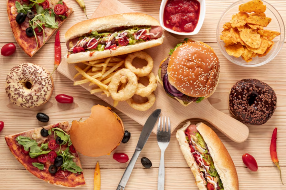 Yuk Cari Tahu Perbedaan Fast Food dan Junk Food - NININMENULIS